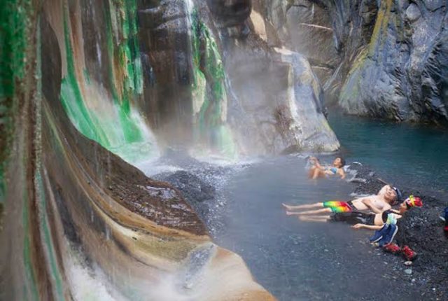 Difference Between Hot Springs And Geysers (With Pictures) - VIVA ...