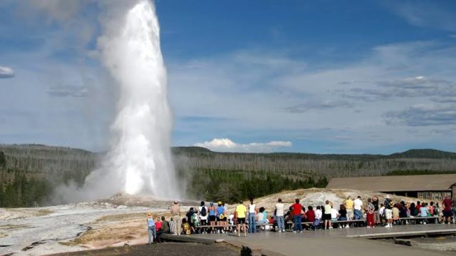 Difference Between Hot Springs And Geysers (With Pictures) - VIVA ...