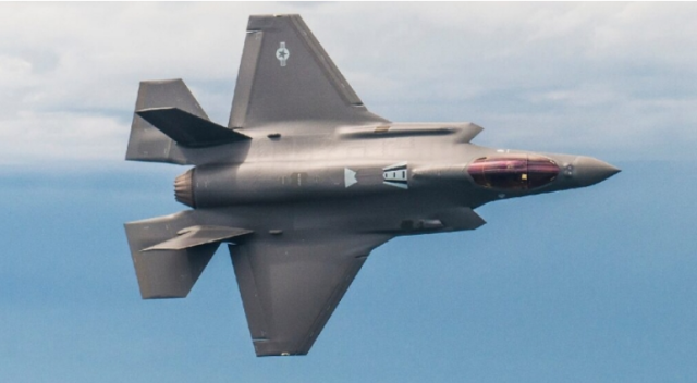 Difference Between F-22 Raptor and F-35 Lightning - VIVA DIFFERENCES